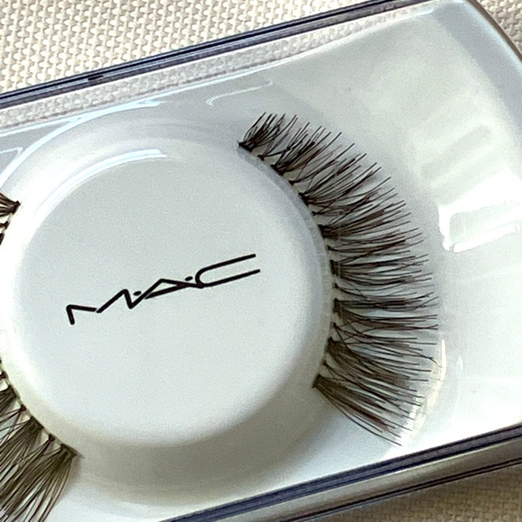 MAC Cosmetics | Accessories | Brand New Set Of Mac Eyelashes Skip The ...